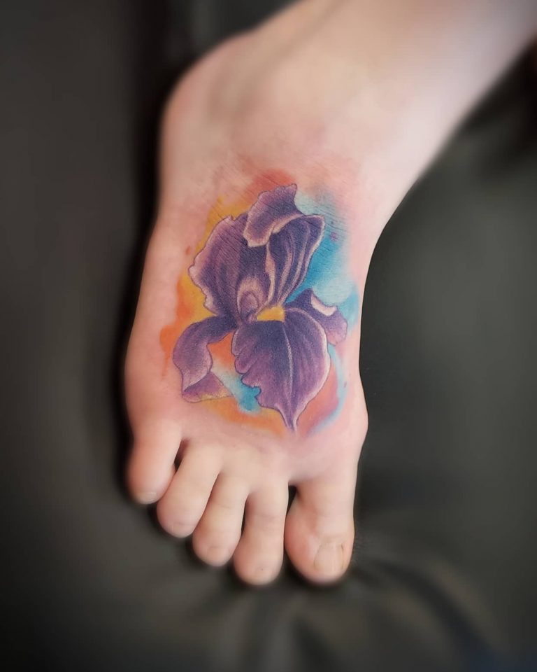 Iris Tattoos: A Blooming Expression of Artistic Beauty | Art and Design