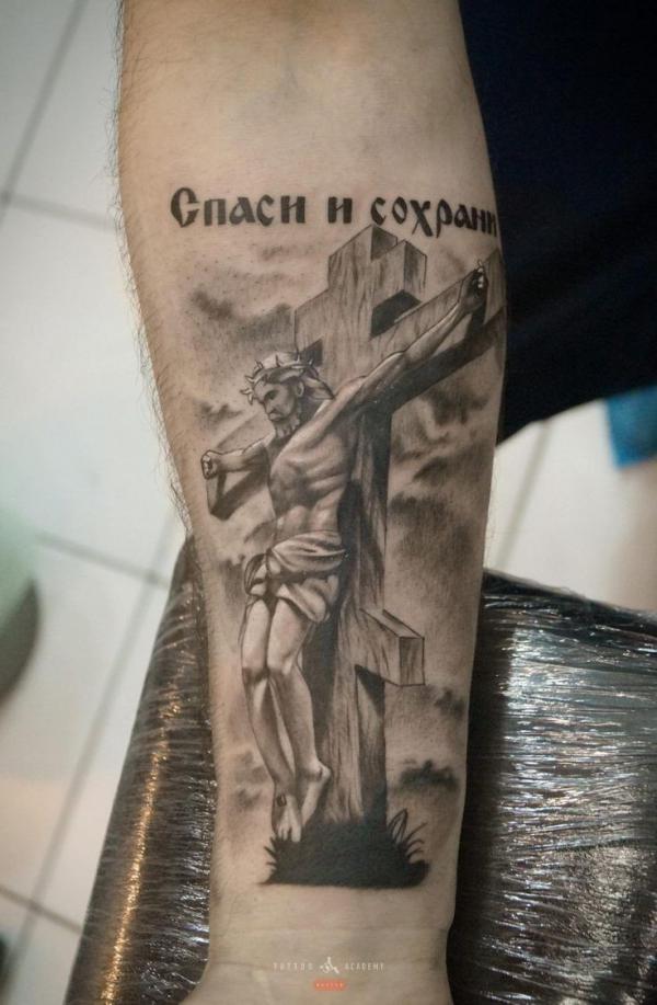 50 Meaningful Cross Tattoos with Jesus | Art and Design
